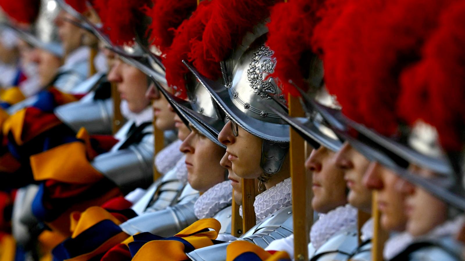 How Swiss Guard Train - Physical and Tactical Preparation - Schweizer Garde